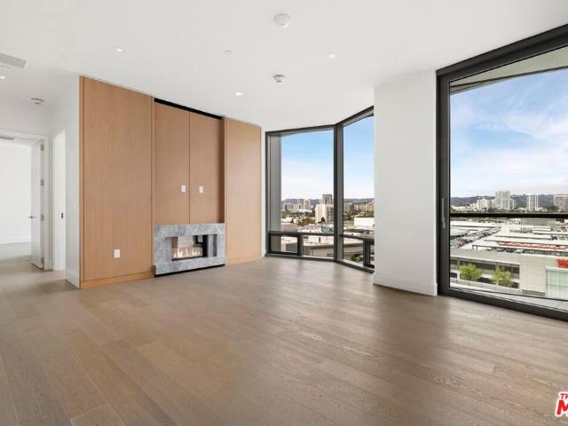 211 W Elm Court 6E