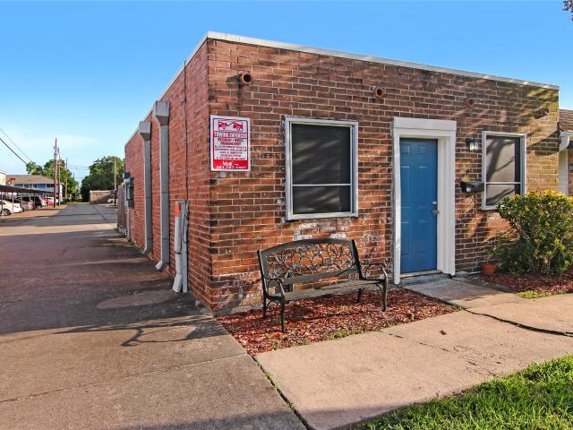 211 W F Street 211