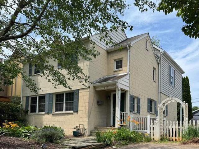 211 W Greenway Blvd, Falls Church, VA 22046
