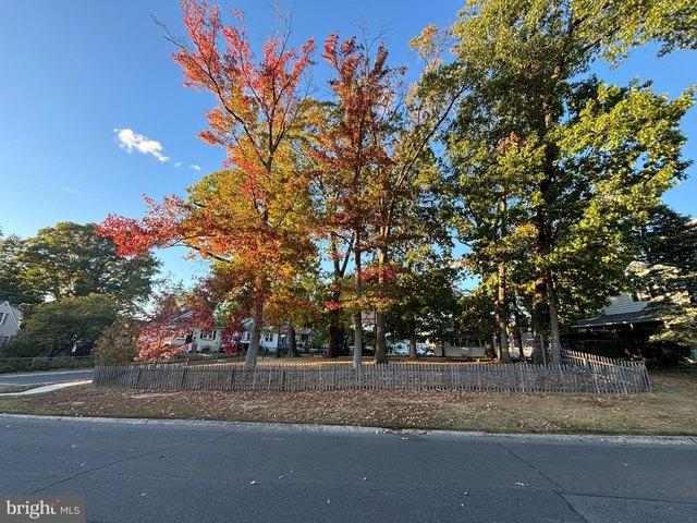 211 W Holly Ave, Oaklyn, NJ 08107