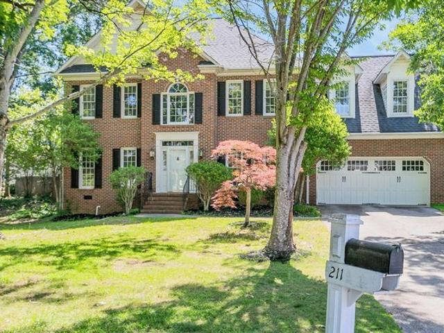 211 W Hypericum Ln, Greenville, SC 29615