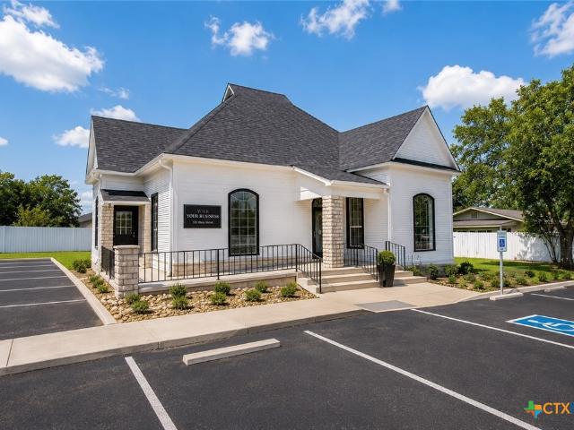 211 W Mesquite Avenue