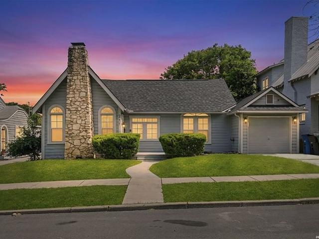 211 W Norwood Ct, San Antonio, TX 78212