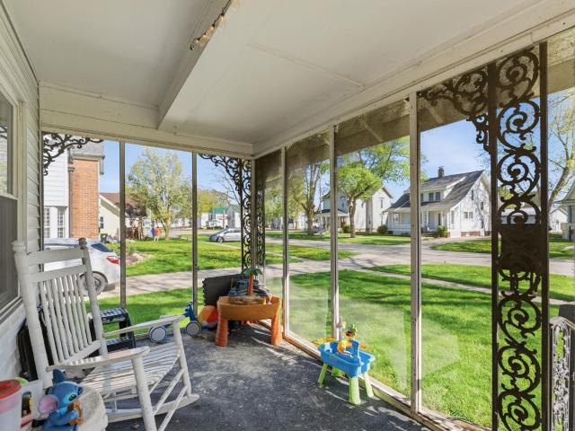 211 W Oak Street