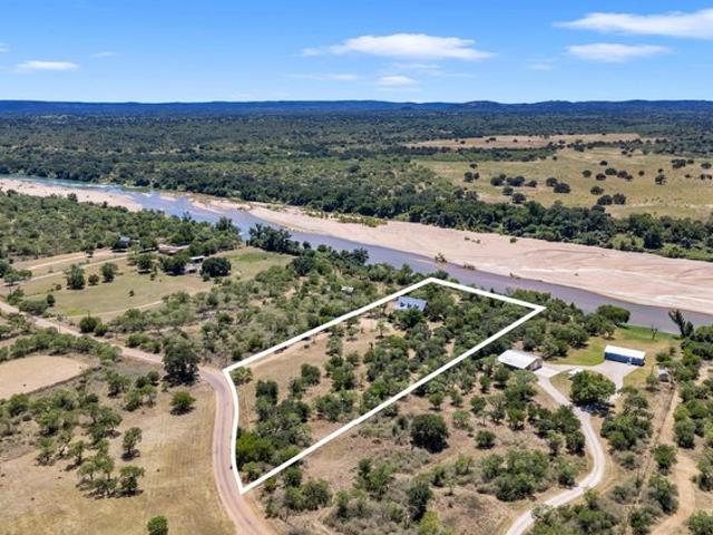 211 W Riverside Dr, Llano, TX 78643