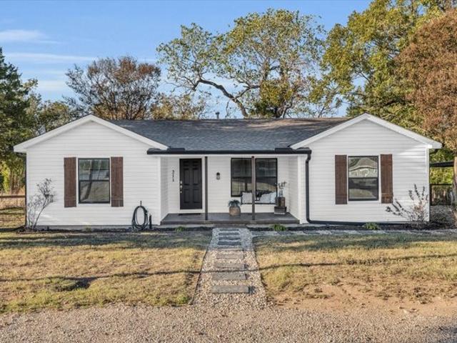 211 W Stegall Dr, Robinson, TX 76706