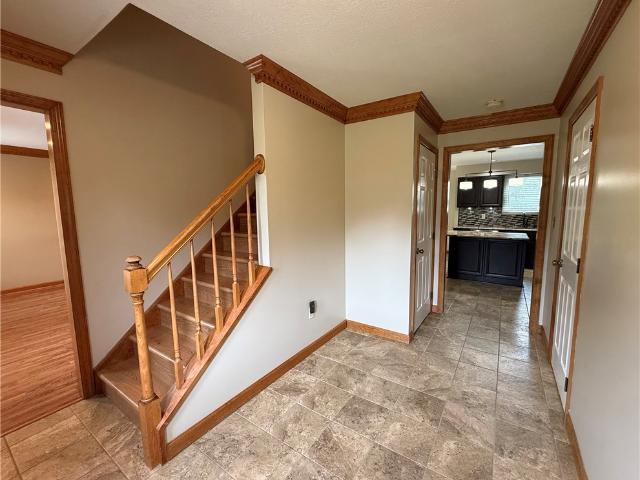 211 Warren Rd