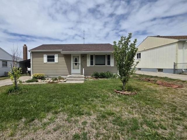 211 West Dr, Sidney, NE 69162