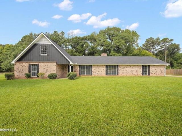 211 Western Hills Dr, Jackson, MS 39212