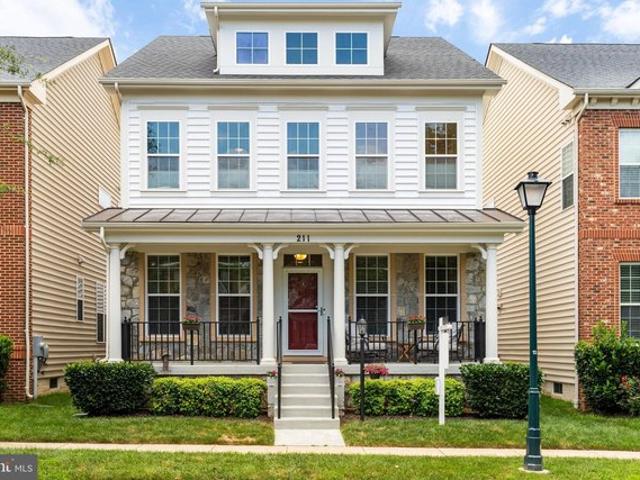 211 Winter Walk Dr, Gaithersburg, MD 20878