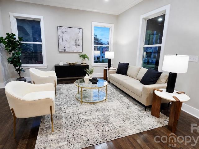 211 Tournament Drive SW