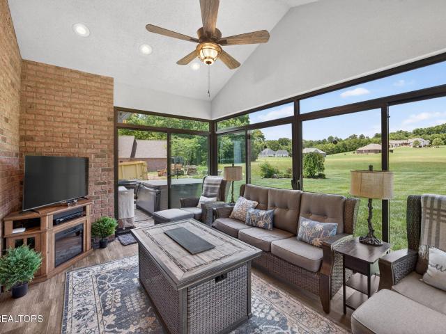 211 Tomlon Rd