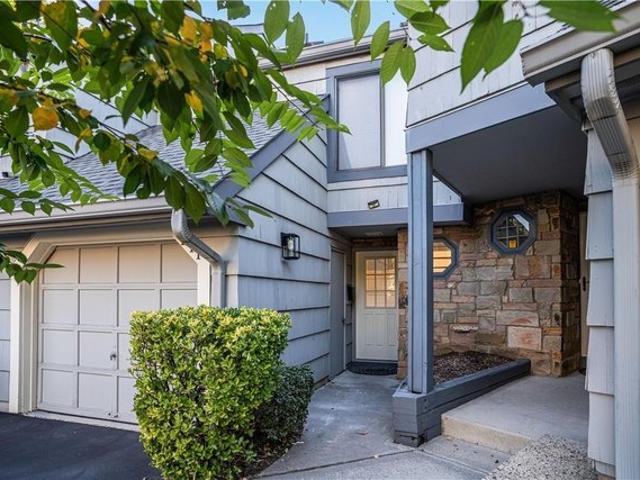 211 Treetop Cir, Nanuet, NY 10954
