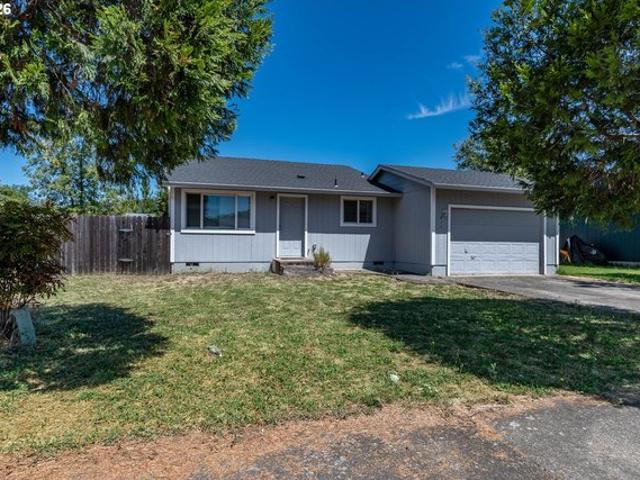 211 Valley Ct, Sutherlin, OR 97479
