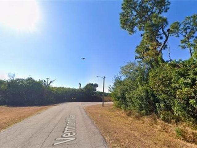 211 Vermont Way, Lehigh Acres, FL 33936