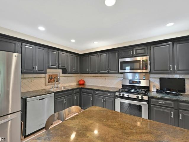 211 Yorktowne Ct