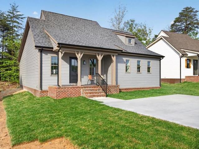 211 Zion Dr, Farmville, VA 23901