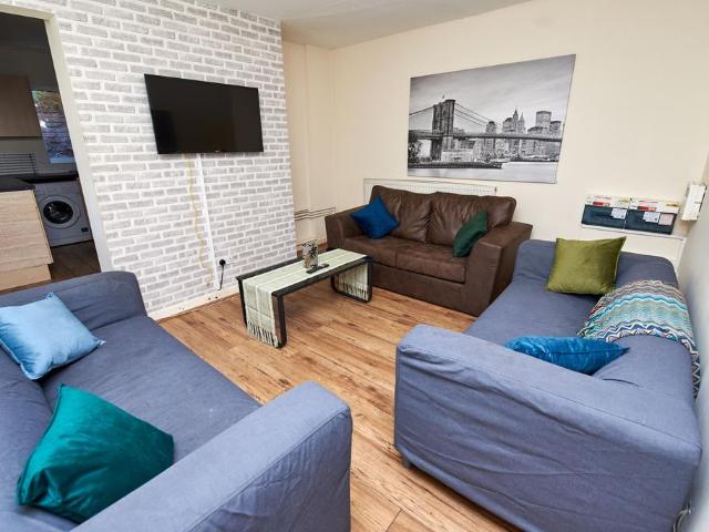 211a, Mansfield Road, Nottingham, NG1. 5 bed maisonette to rent £2,817 pcm £650 pw