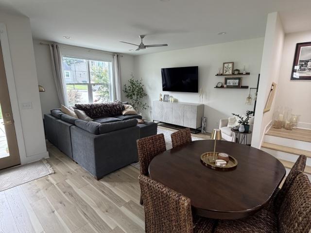 211B Queen Ave