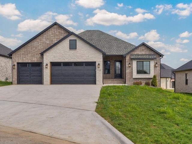 2124 N Sun Valley Dr, Springfield, MO 65802