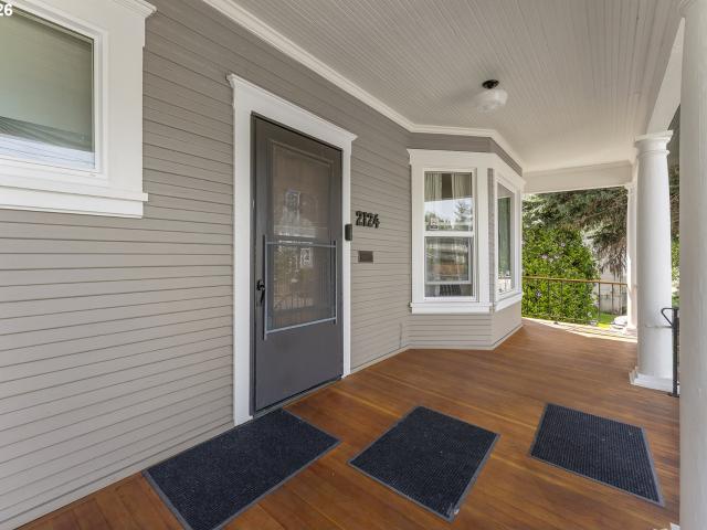 2124 ne 9th ave
