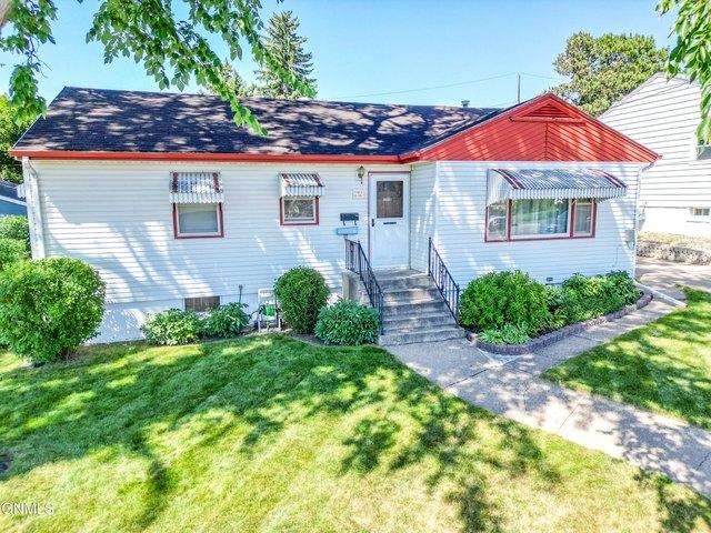 2124 Avenue D E, Bismarck, ND 58501