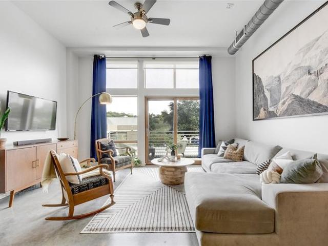 2124 E 6th St Unit 205, Austin, TX 78702