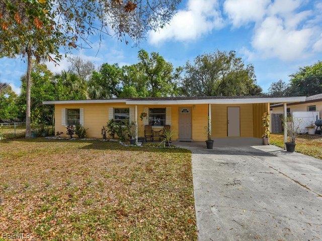 2124 E Gardenia Cir, North Fort Myers, FL 33917