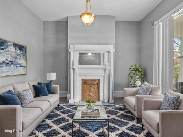 2124 Grinstead Dr