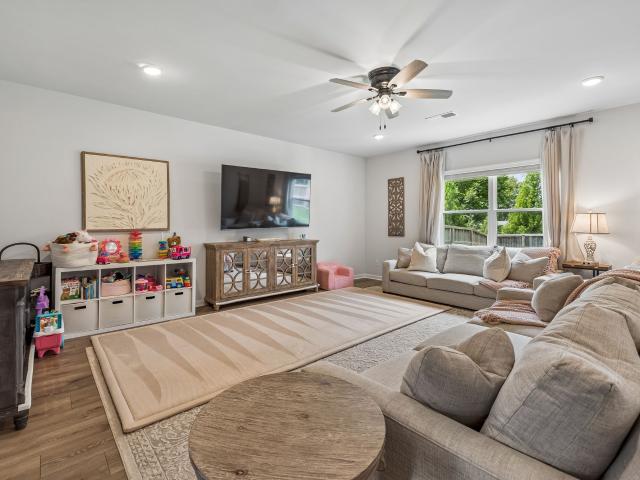 2124 Houston Bnd E