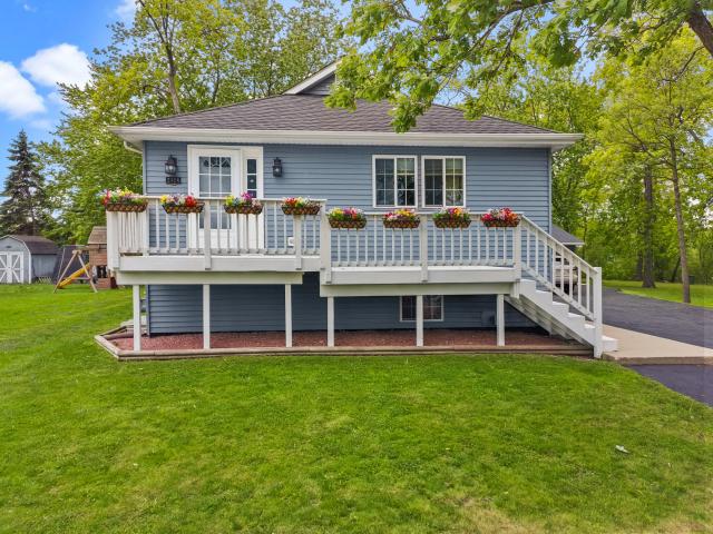 2124 Lakeshore Dr