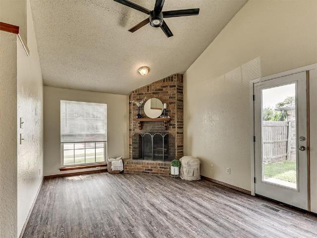 2124 Lonnie