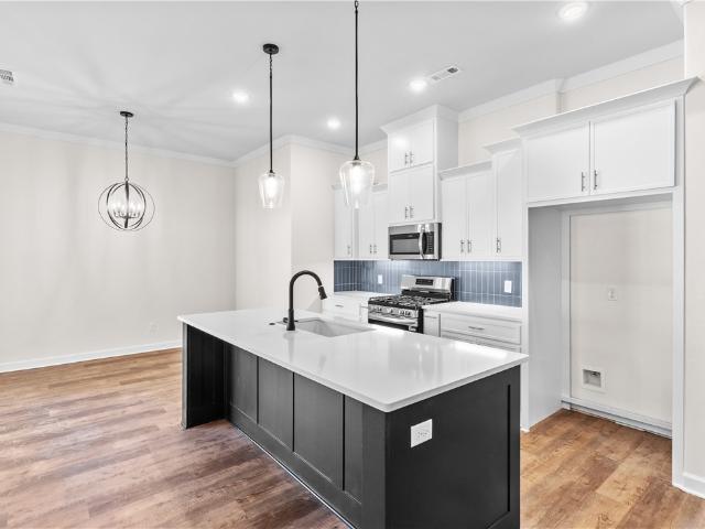 2124 Porter Street
