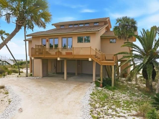2124 Seahorse Ln, Saint George Island, FL 32328