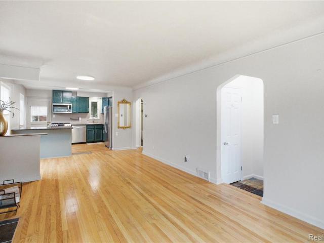 21251 Huntington Avenue
