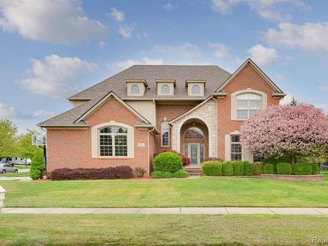 21257 Gentry Dr, Macomb Township, MI 48044