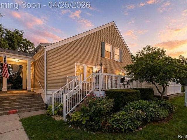 21256 E Glen Haven Cir, Novi, MI 48167