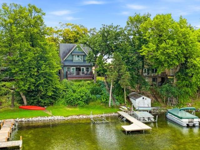 2125 N Peninsula Rd, Summit, WI 53066
