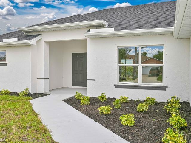 2125 NE 5th Pl, Cape Coral, FL 33909 | MLS #2026013 | Compass
