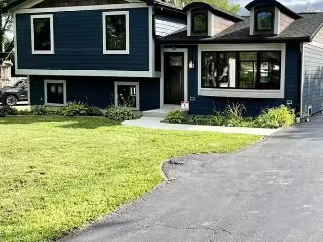 2125 Burr Oak Lane, Lindenhurst, IL 60046