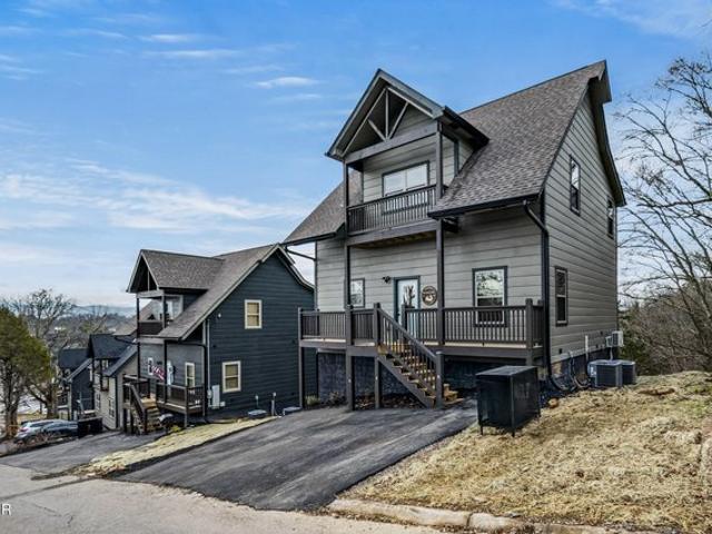 2125 Eagle Feather Dr, Sevierville, TN 37876