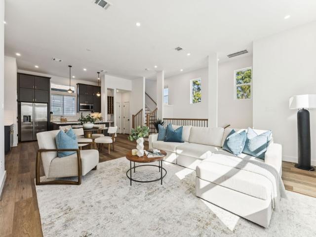 2125 Hoskins Dr, Unit B, Houston, TX 77080 | MLS #10754 | Compass