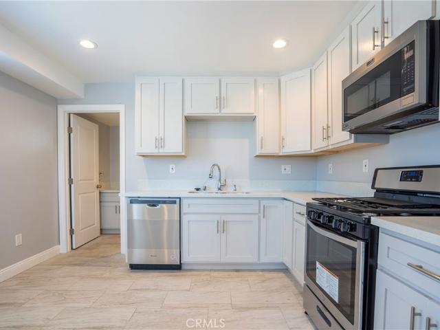 2125 S West View