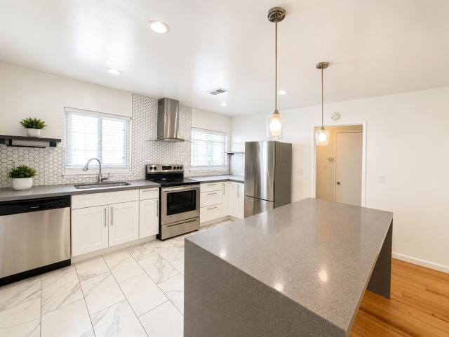 2125 Santa Clara Ave