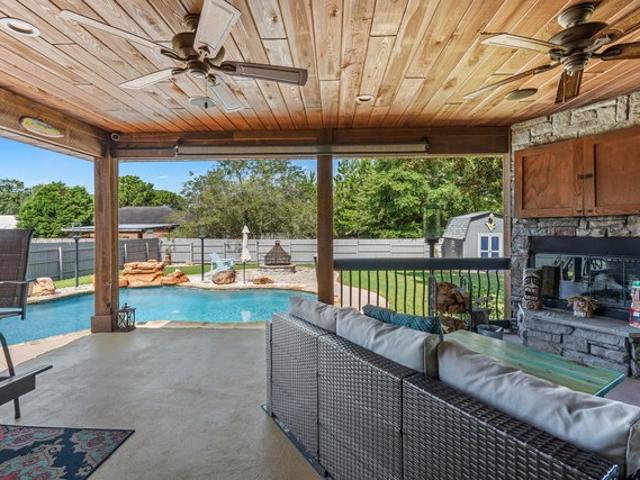 2125 Vizcaya Dr, Navarre, FL 32566