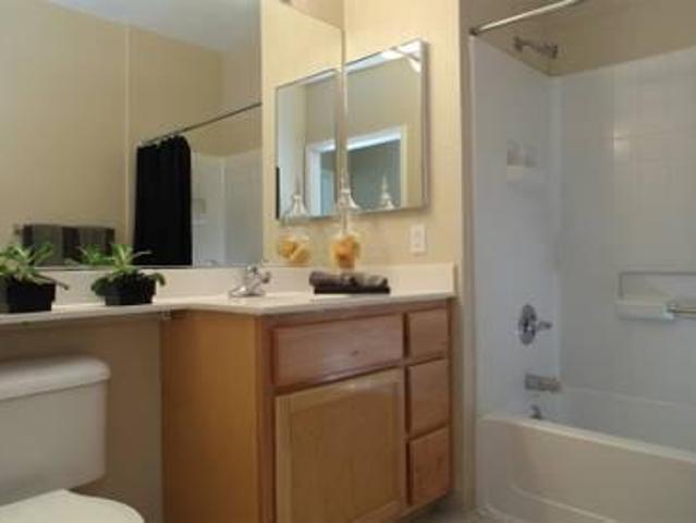 $2125 / 1br 807ft² Lease today at Bridgepointe Apartments!