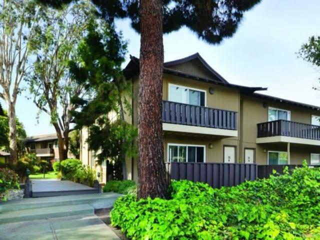 $2125 / 816ft² Furnished One Bedroom Apt. Includes Utilities and Maid Service