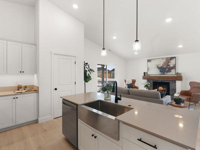 21260 SE Rosengarth Dr, Bend, OR 97702