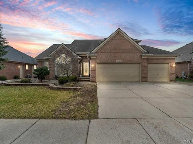 21266 Summerfield Dr, Macomb Township, MI 48044