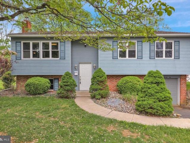 2126 Mayo Dr, Reading, PA 19601